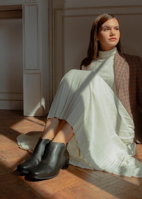 Tips Jitu Memilih Ukuran Sepatu Pantofel Boots Wanita agar Kaki Bebas Lecet